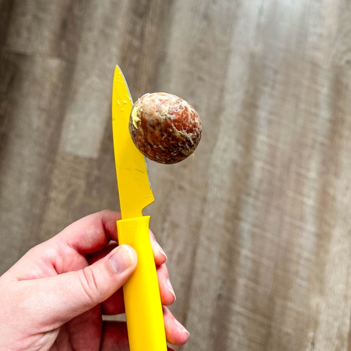 Easy 4-Ingredient Guacamole Recipe - Two Cloves Kitchen